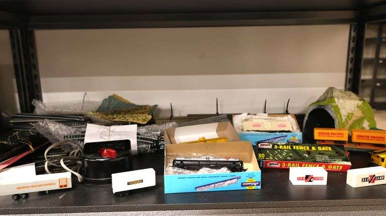 Lot of Vintage Model Railroad Train Cars & Accessories - Dixon's ...