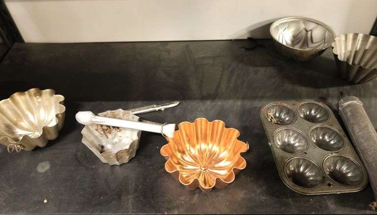Lot of Vintage Primitive Kitchen Molds, & Cooking Wares - Dixon's ...