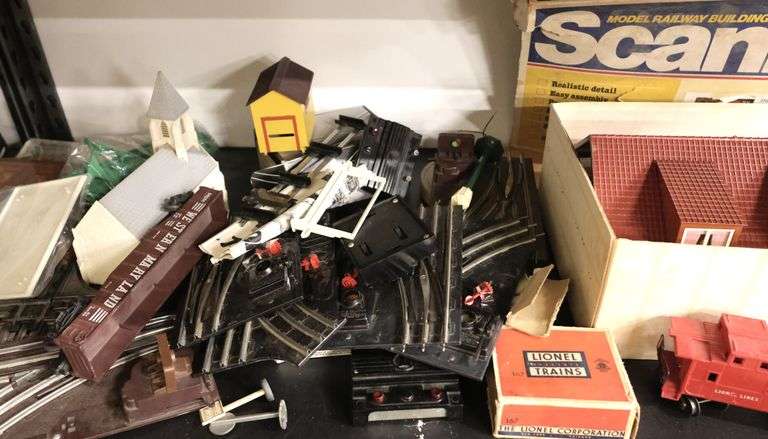 Lot of Vintage Model Railroad Train Track Buildings & Track Etc ...