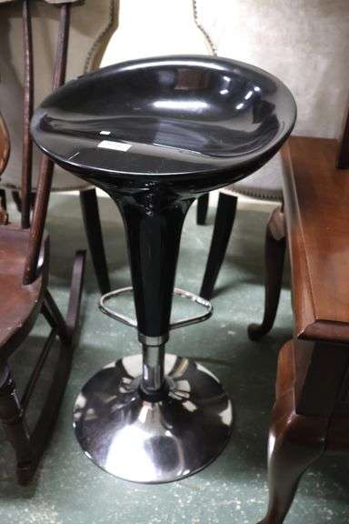 MCM Style Stool - Dixon's Auction at Crumpton