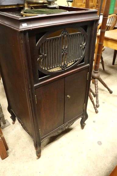 Antique Brunswick Phonograph - Dixon's Auction at Crumpton