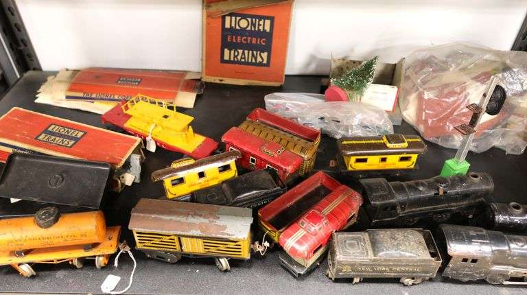 Antique to Vintage Model Trains Including Lionel - Dixon's Auction at ...