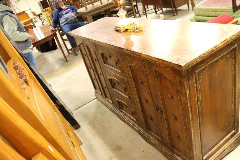 Modern Farmhouse Distressed Paint Server - Dixon's Auction at Crumpton