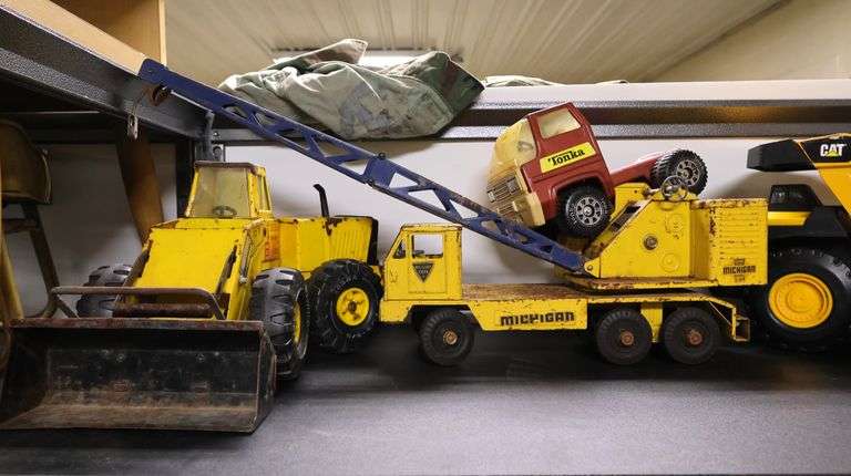 Lot of Vintage Nylint, Tonka & Cat Construction Toys - Dixon's Auction ...