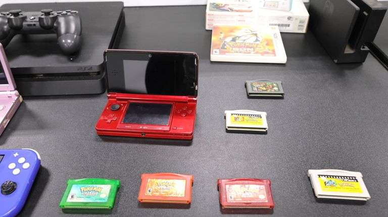 PS4 Nintendo Switch, Nintendo Ds and Games - Dixon's Auction at Crumpton