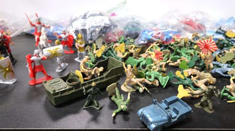 Collection of Plastic Miniature Army Men & Soldiers - Dixon's Auction ...