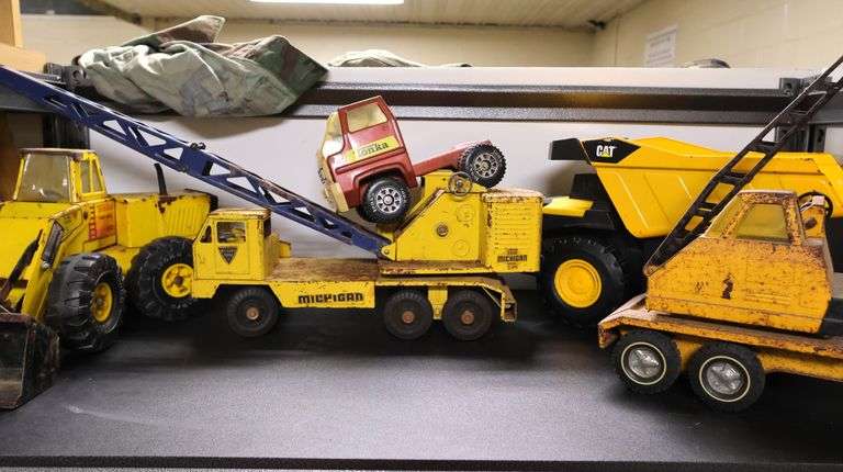 Lot of Vintage Nylint, Tonka & Cat Construction Toys - Dixon's Auction ...
