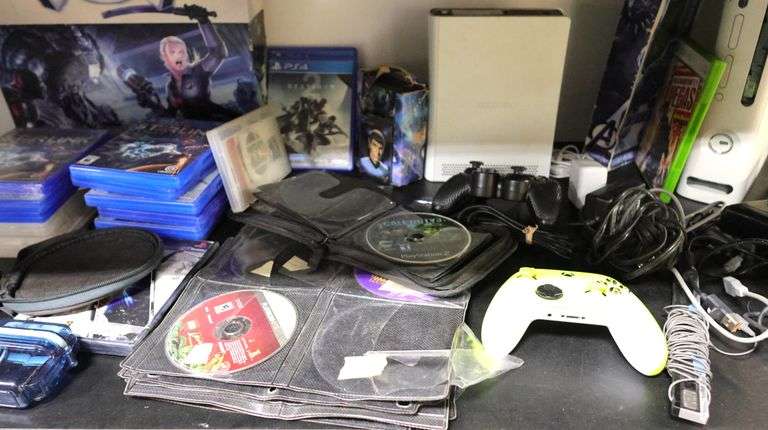 Gaming Consoles, Controllers and Games - Dixon's Auction at Crumpton