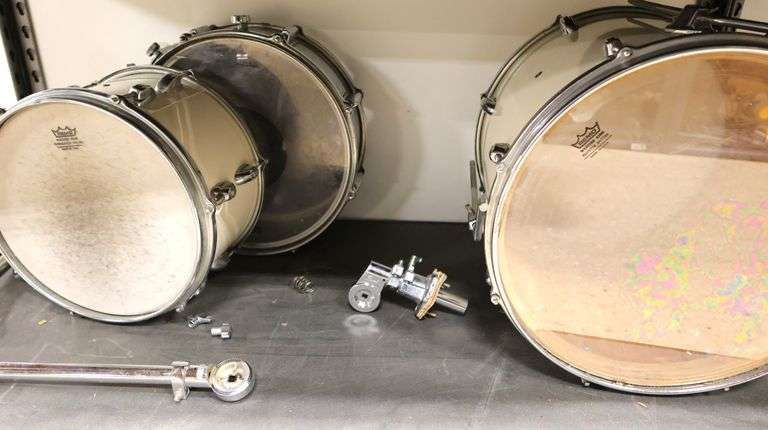 Lot of Tom & Snare Drums - Dixon's Auction at Crumpton