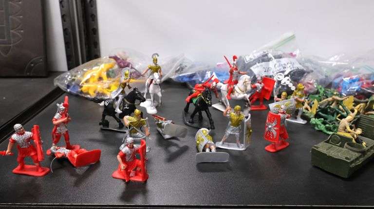 Collection of Plastic Miniature Army Men & Soldiers - Dixon's Auction ...