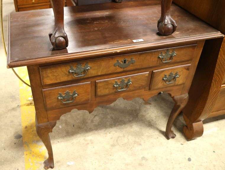 Pennsylvania Queen Anne Shell Carved Figured Walnut Dressing Table, Top ...