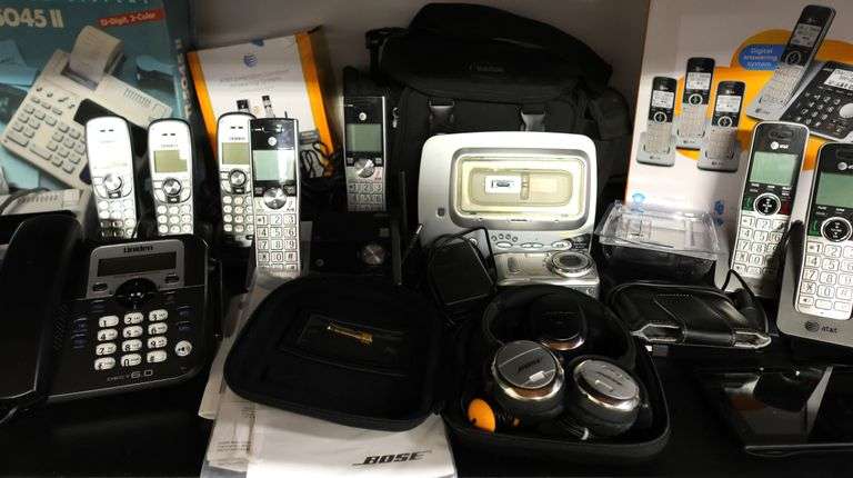 Defunct Electronics - Dixon's Auction at Crumpton