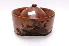 Dustin Coates Etna NH Cherry Burl Box with Lid - Dixon's Auction at ...