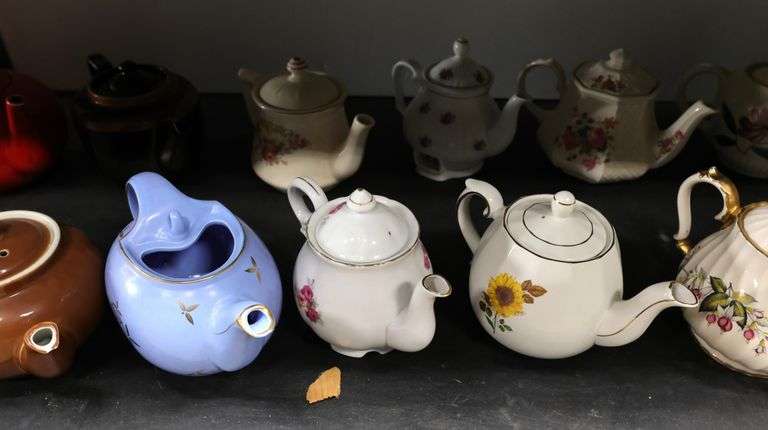 Collection of Teapots - Dixon's Auction at Crumpton