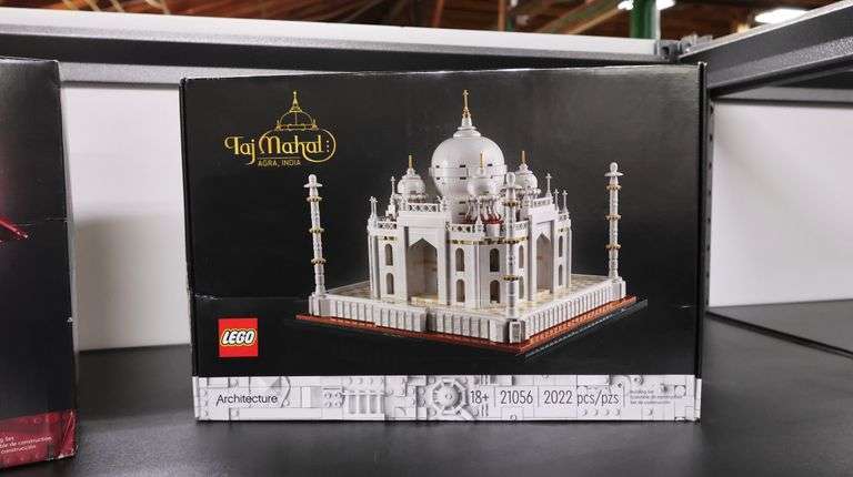 (2) New Lego Sets Poinsettia 10370 & Taj Mahal 21065 (Both Unopened ...