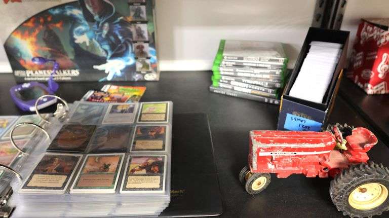 Lot of Magic the Gathering Cards / Book, Xbox One Games, Controllers ...