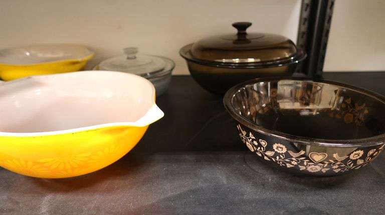 Lot of Vintage Pyrex Bowls - Dixon's Auction at Crumpton