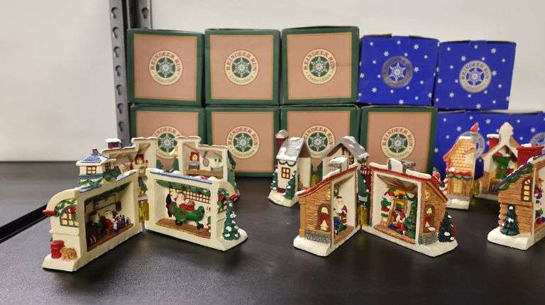 Lot of Reindeer Run Christmas Decorations - Dixon's Auction at Crumpton