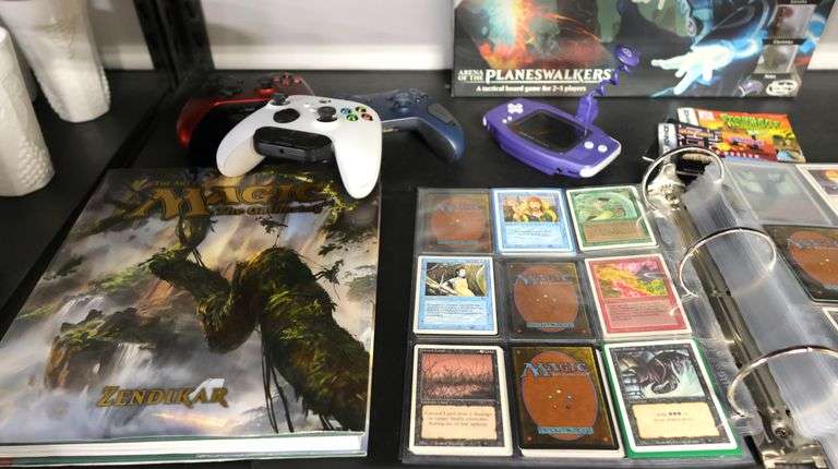 Lot of Magic the Gathering Cards / Book, Xbox One Games, Controllers ...