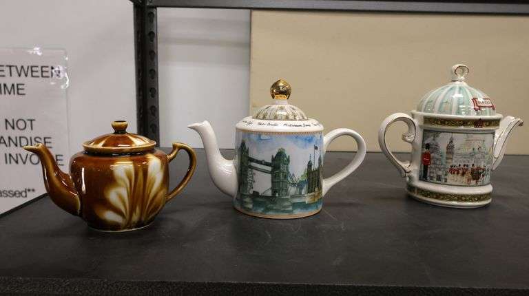 Lot of London Landmark & Ceramic Pottery Teapots, - Dixon's Auction at ...