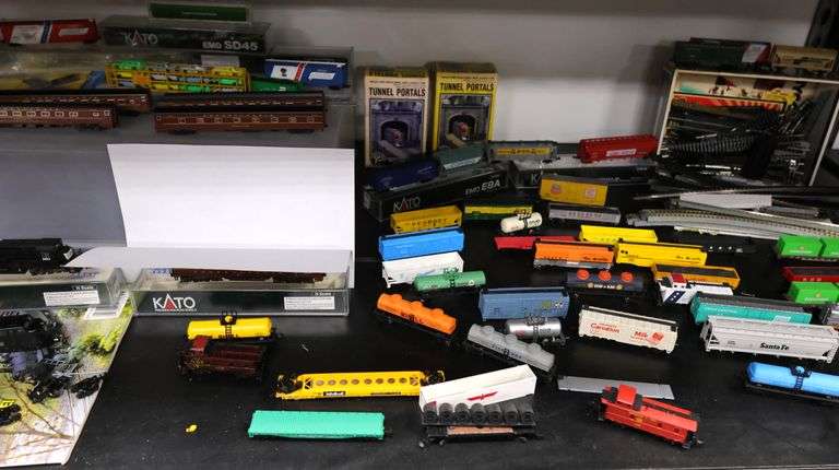Collection of N Scale Model Railroad Trains & Track Etc. - Dixon's ...