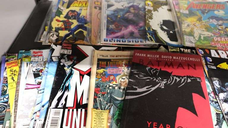 Lot of Marvel & DC Comic Books - Dixon's Auction at Crumpton