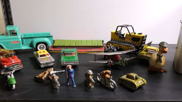 Lot Vintage Lead Soldiers, Tonka & Buddy L Trucks, Shell Wiper Bucket ...