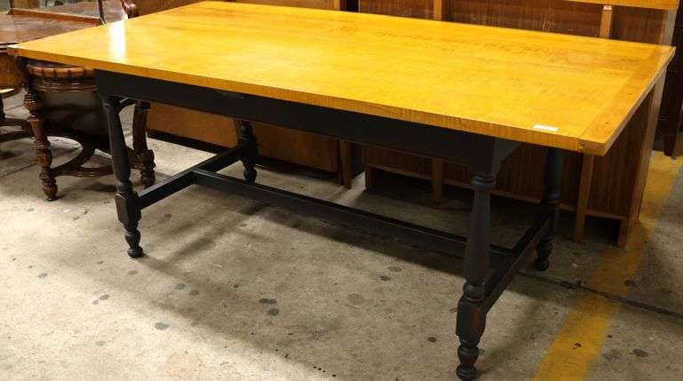 Super Quality Cabinet-Made Tiger Maple Scrub Top Stretcher Base Farm ...