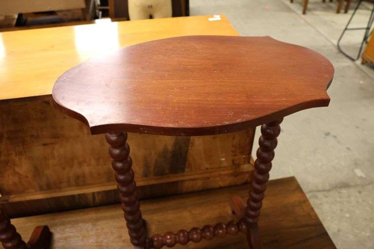 Pair Modern Spool Turned Side Tables - Dixon's Auction at Crumpton