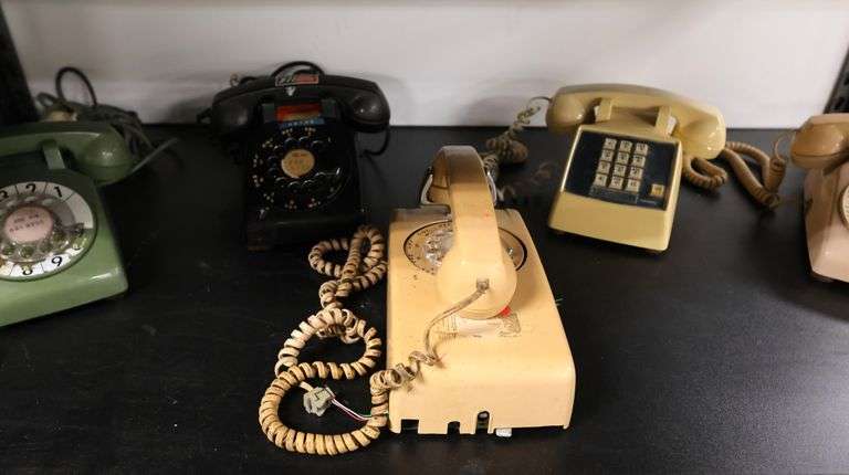Lot of Vintage Telephone (Most Are Rotary) - Dixon's Auction at Crumpton