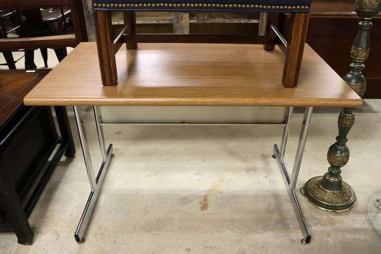Modern Desk - Dixon's Auction at Crumpton