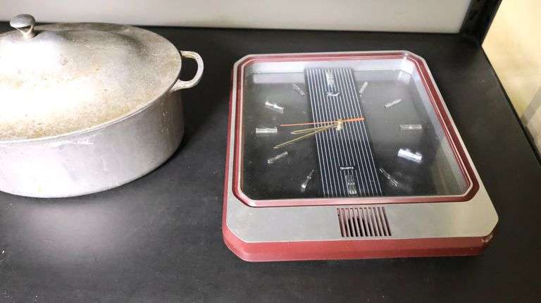 Vintage Aluminum Dutch Oven, York Wall Clock & Recipe Box - Dixon's ...