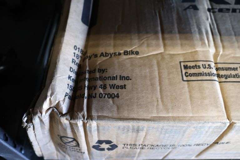 Damaged New: Kent 18" Boy's Abyss Bike, *Sbd - Dixon's Auction at Crumpton