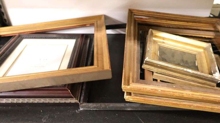 Lot of Vintage / Antique Picture Frames - Dixon's Auction at Crumpton