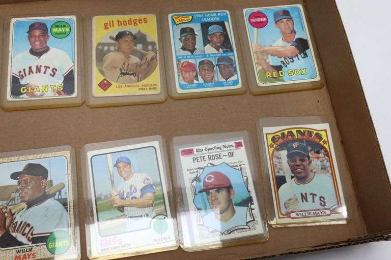 10 Vintage Topps Baseball Cards - Dixon's Auction at Crumpton