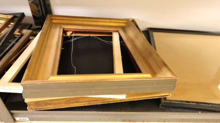 Lot of Vintage Picture Frames - Dixon's Auction at Crumpton