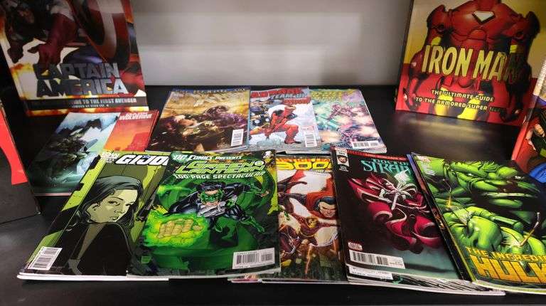 Lot of Comic Books & Graphic Novels - Dixon's Auction at Crumpton