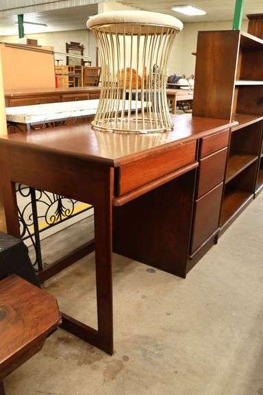 Modern Desk - Dixon's Auction at Crumpton
