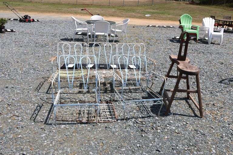 *NO STORAGE* MCM Patio Set with No Cushions and Cobbler's Bench - Dixon ...