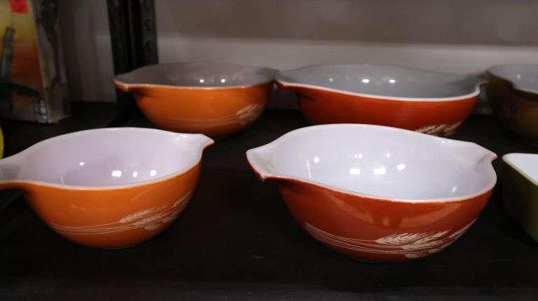 Lot of Vintage Style Pyrex Bowls & Dishes - Dixon's Auction at Crumpton