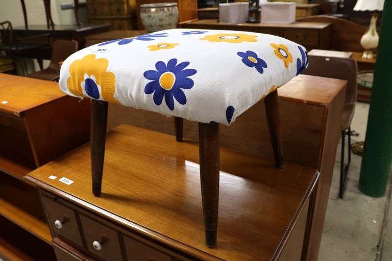 MCM Ottoman - Dixon's Auction at Crumpton