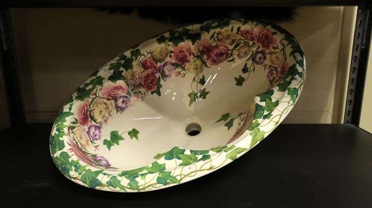 Large Floral Decorated Sink Basin - Dixon's Auction at Crumpton