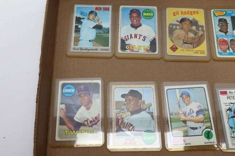 10 Vintage Topps Baseball Cards - Dixon's Auction at Crumpton