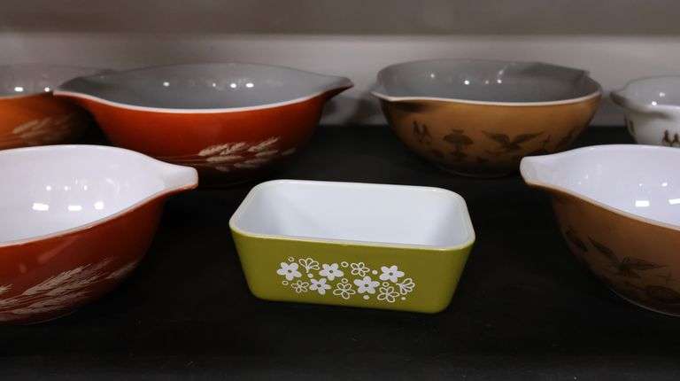 Lot of Vintage Style Pyrex Bowls & Dishes - Dixon's Auction at Crumpton
