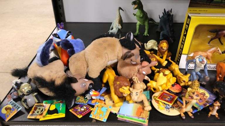 Collection of Vintage Aladdin & Lion King Toys, Stuffed Animals ...