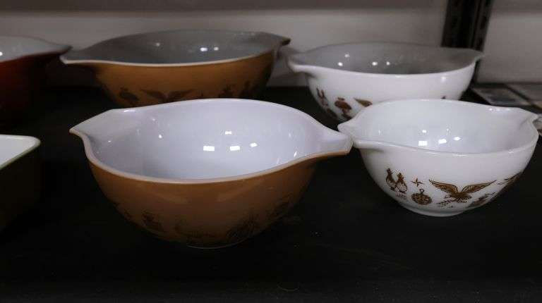 Lot of Vintage Style Pyrex Bowls & Dishes - Dixon's Auction at Crumpton