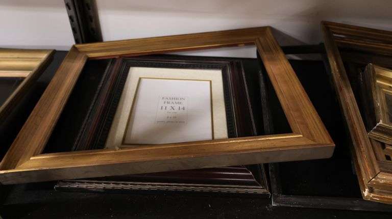Lot of Vintage / Antique Picture Frames - Dixon's Auction at Crumpton