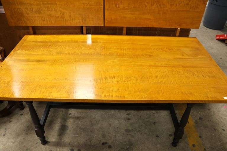 Super Quality Cabinet-Made Tiger Maple Scrub Top Stretcher Base Farm ...