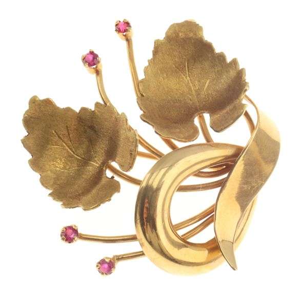 18k Gold Lab Ruby Leaf Design Pin 9.6g - Dixon's Auction at Crumpton