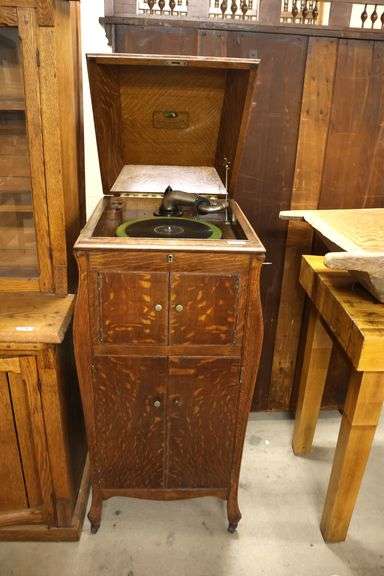 Victor Victrola Model Vv-XI Phonograph - Dixon's Auction at Crumpton